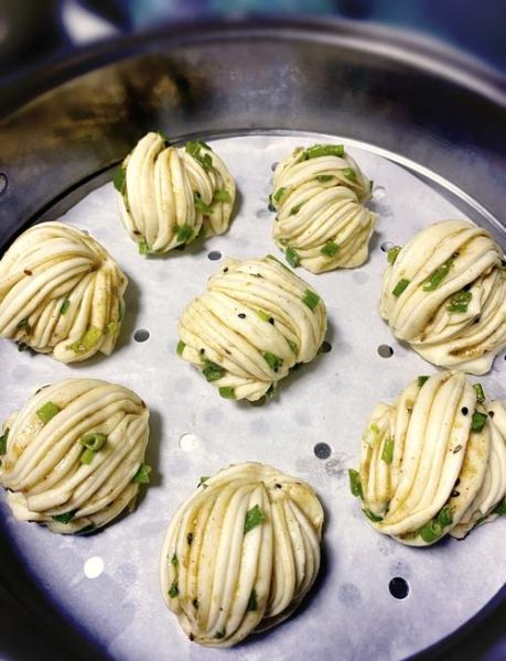 葱油花卷怎么拧花_葱油花卷拧花技巧-第2张图片-山城妙识