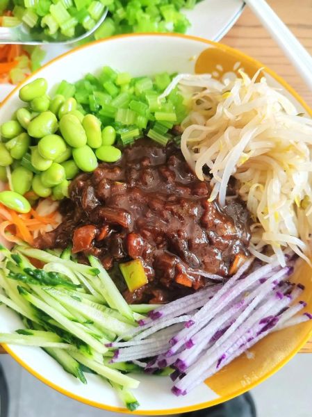 北京炸酱面最正宗做法_老北京炸酱面怎么做-第1张图片-山城妙识