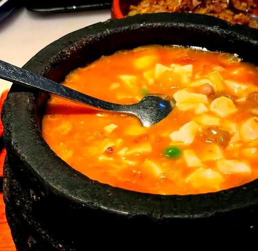 石锅鸡汤豆腐怎么做_石锅鸡汤豆腐需要炖多久-第1张图片-山城妙识