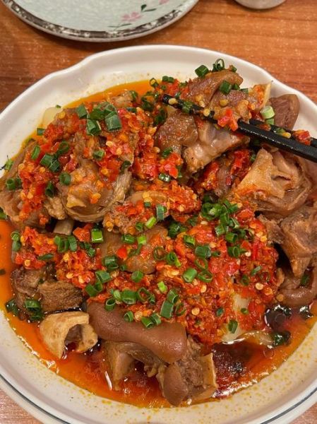 剁椒猪蹄怎么做_剁椒猪蹄最正宗的做法-第1张图片-山城妙识