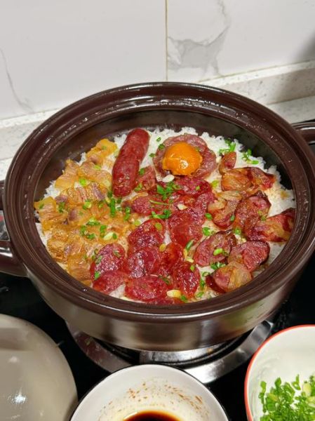 怎样做煲仔腊肉饭_煲仔腊肉饭锅巴怎么做-第1张图片-山城妙识