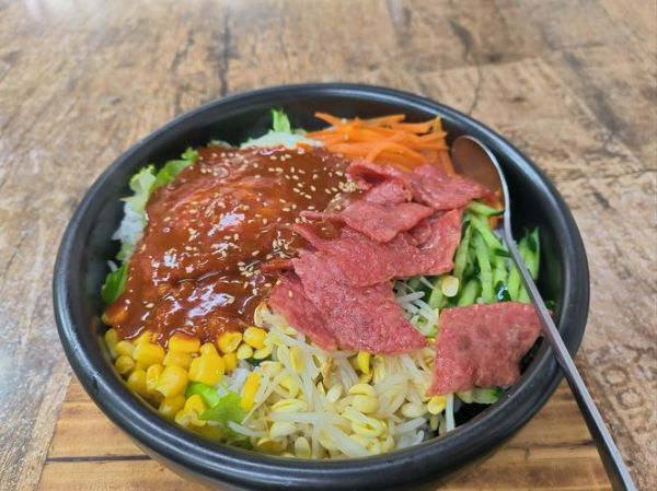 石锅拌饭图片高清_如何拍出诱人色泽-第1张图片-山城妙识