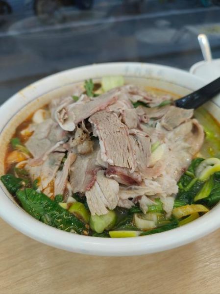 正宗羊肉烩面怎么做_烩面汤头如何熬出奶白色-第2张图片-山城妙识