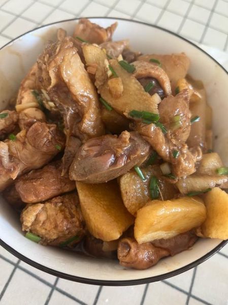 炖鸡腿土豆什么时候放_鸡腿土豆下锅顺序-第3张图片-山城妙识