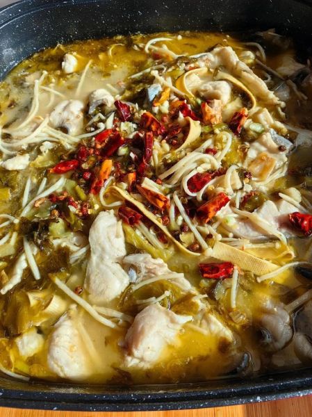 酸菜鱼头汤怎么做_鱼头汤去腥技巧-第2张图片-山城妙识