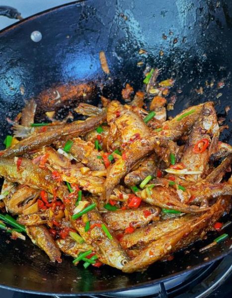 小鱼干怎么做好吃_家常小鱼干做法-第3张图片-山城妙识