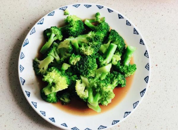 白灼西兰花怎么做好吃_白灼西兰花焯水几分钟-第1张图片-山城妙识 白灼西兰花怎么做好吃_白灼西兰花焯水几分钟-第1张图片-山城妙识