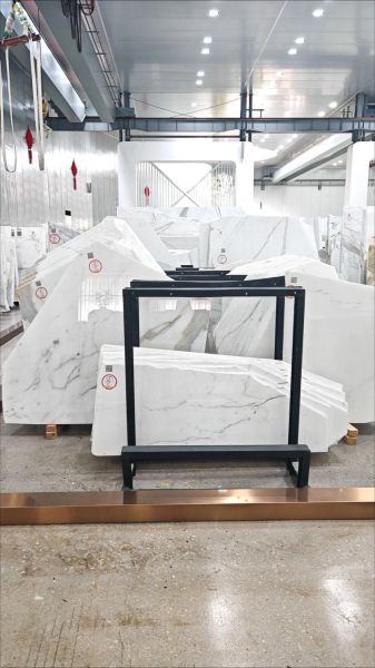 鱼肚白大理石产地在哪里_如何辨别真假-第1张图片-山城妙识