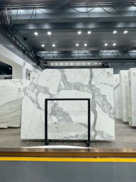 鱼肚白大理石产地在哪里_如何辨别真假-第3张图片-山城妙识