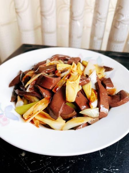 鸭血炒什么比较好吃_鸭血炒什么菜最下饭-第1张图片-山城妙识