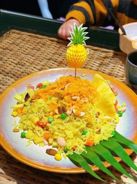 菠萝炒饭最正宗的做法_菠萝炒饭怎么做好吃-第3张图片-山城妙识