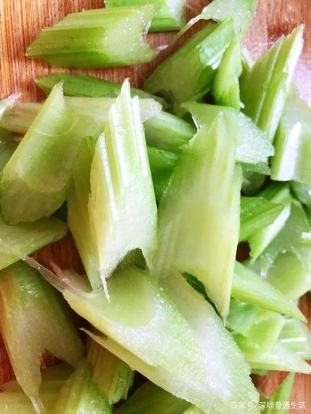 西芹怎么切_西芹切法图解-第3张图片-山城妙识