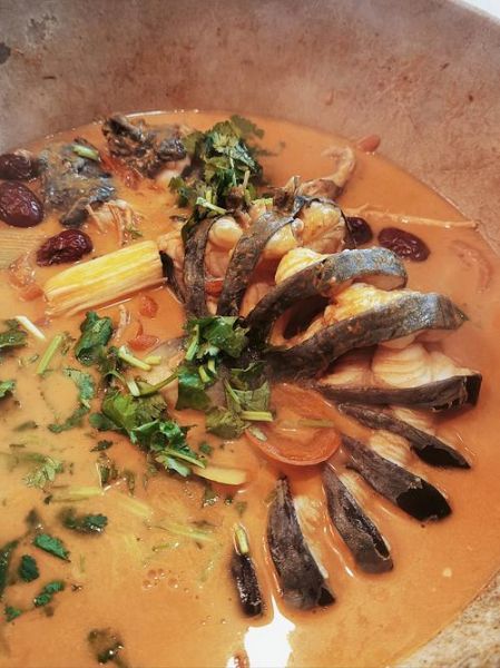 清炖鱼怎么做好吃又白_清炖鱼的家常做法窍门-第2张图片-山城妙识