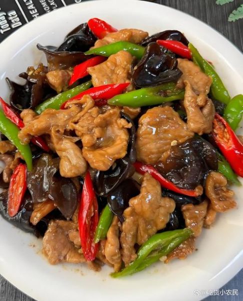 肉炒木耳怎么做好吃_木耳炒肉要不要焯水-第1张图片-山城妙识