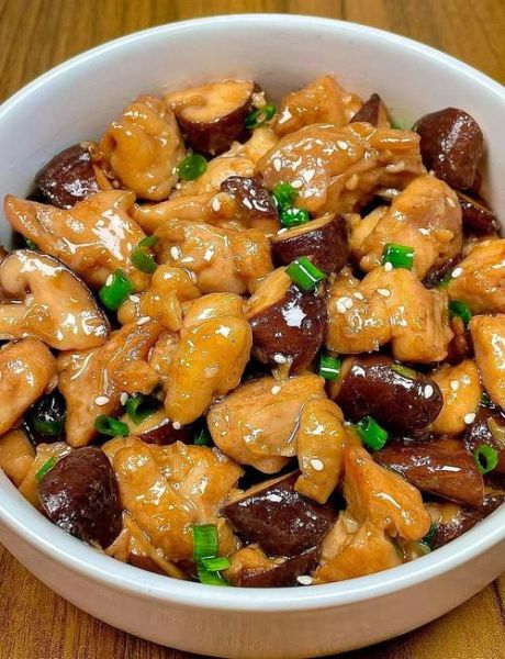 香菇滑鸡饭怎么做_香菇滑鸡饭家常做法-第1张图片-山城妙识