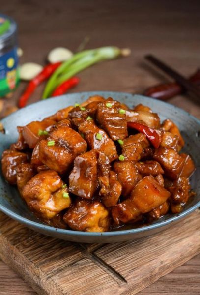 红烧肉炖豆腐泡怎么做_豆腐泡什么时候放最入味-第1张图片-山城妙识