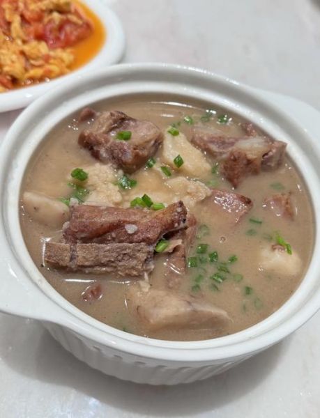 芋头仔炖排骨怎么做_芋头仔炖排骨要焯水吗-第1张图片-山城妙识