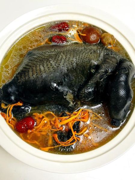 夏天煲乌鸡汤放什么材料_乌鸡汤夏天喝会上火吗-第1张图片-山城妙识