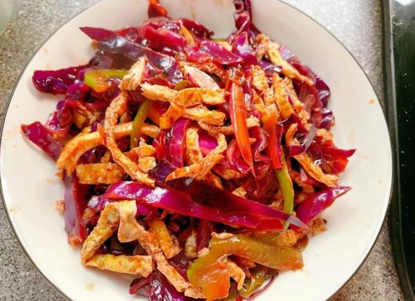 紫甘蓝炒鸡蛋怎么做_紫甘蓝炒鸡蛋的营养价值-第1张图片-山城妙识 紫甘蓝炒鸡蛋怎么做_紫甘蓝炒鸡蛋的营养价值-第1张图片-山城妙识