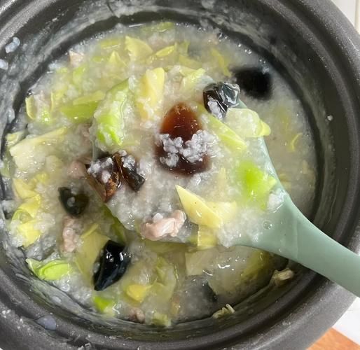 电饭煲皮蛋瘦肉粥怎么做_皮蛋瘦肉粥要煮多久-第2张图片-山城妙识