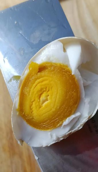 怎样腌鹅蛋出油而不咸_腌鹅蛋出油不咸的方法-第1张图片-山城妙识