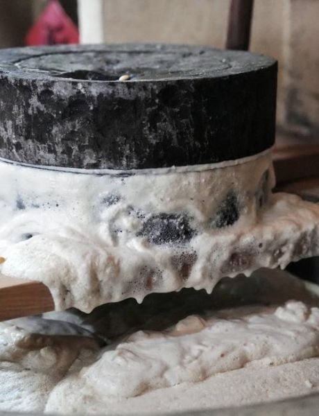 石磨磨豆腐怎么做_石磨豆腐与普通豆腐区别-第1张图片-山城妙识 石磨磨豆腐怎么做_石磨豆腐与普通豆腐区别-第1张图片-山城妙识