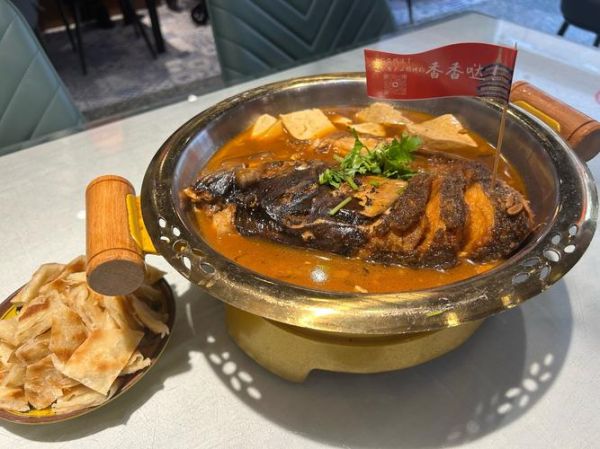 鱼头泡饼怎么做才正宗_鱼头泡饼最地道的做法-第1张图片-山城妙识