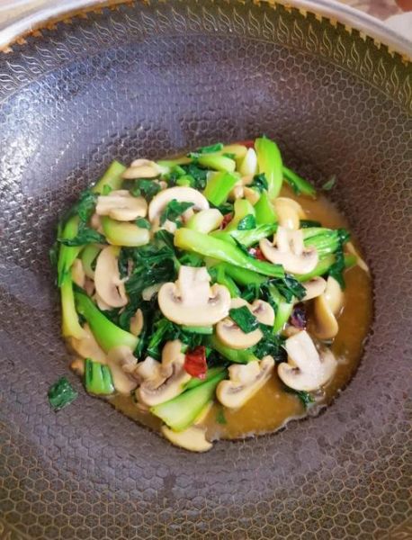 素炒鲜蘑菇怎么炒好吃_家常做法步骤-第2张图片-山城妙识