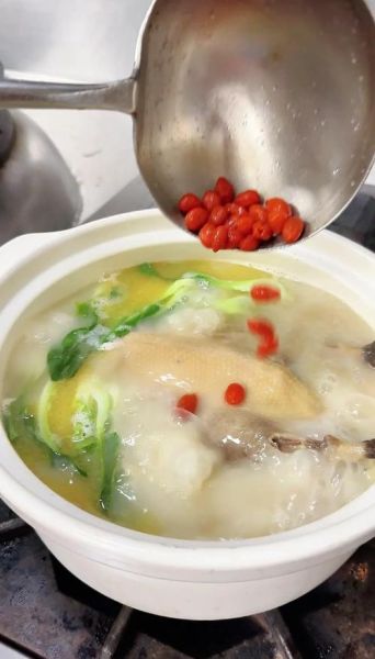 笋干老鸭煲汤的做法_笋干老鸭汤怎么炖不腥-第2张图片-山城妙识 笋干老鸭煲汤的做法_笋干老鸭汤怎么炖不腥-第2张图片-山城妙识