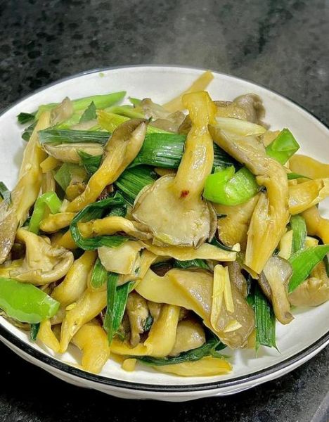 平菇可以和哪些菜一起炒_平菇炒什么菜最好吃-第1张图片-山城妙识 平菇可以和哪些菜一起炒_平菇炒什么菜最好吃-第1张图片-山城妙识