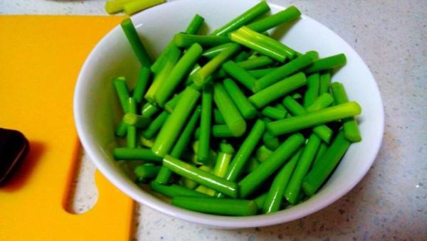 炒蒜苔怎么炒好吃_蒜苔炒几分钟才脆-第3张图片-山城妙识
