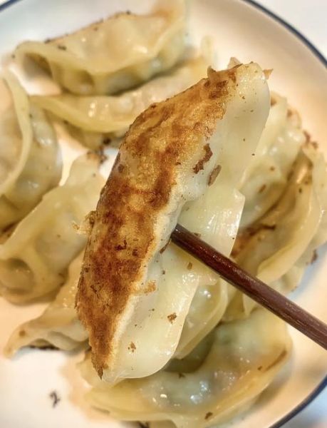 速冻水饺怎么煎成煎饺_速冻水饺煎多久才金黄-第2张图片-山城妙识