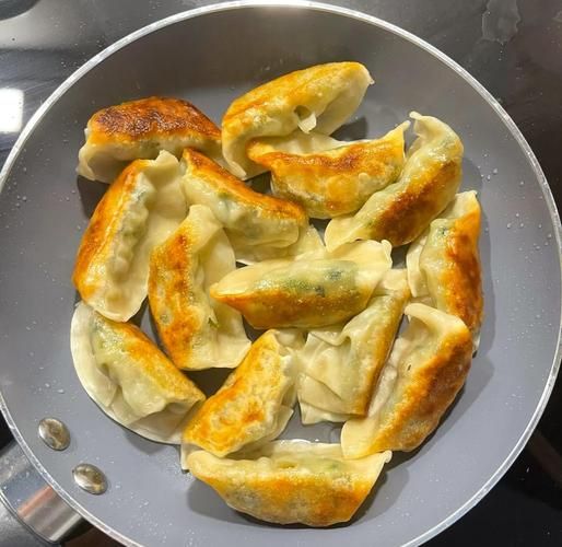 速冻水饺怎么煎成煎饺_速冻水饺煎多久才金黄-第1张图片-山城妙识