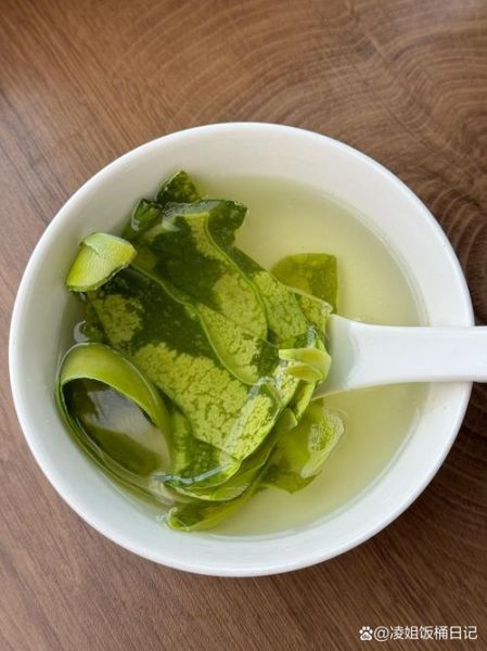 西瓜皮煮水怎么做_西瓜皮煮水的功效与禁忌-第3张图片-山城妙识 西瓜皮煮水怎么做_西瓜皮煮水的功效与禁忌-第3张图片-山城妙识