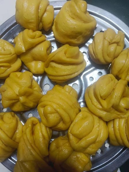 南瓜花卷怎么做_南瓜花卷的做法视频-第3张图片-山城妙识