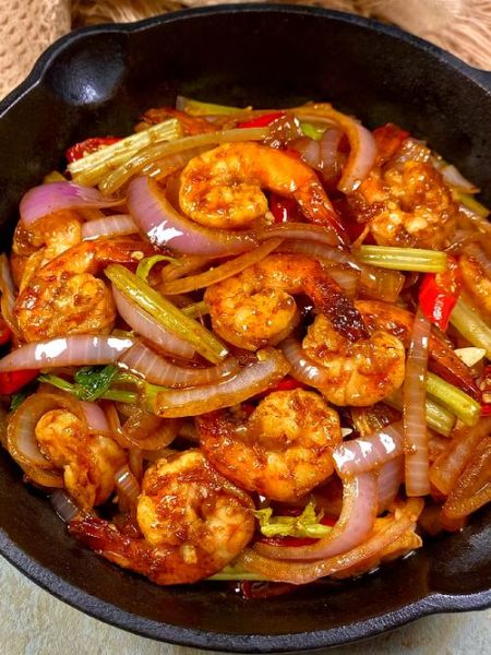 洋葱炒大虾怎么炒好吃_洋葱炒大虾的家常做法-第1张图片-山城妙识