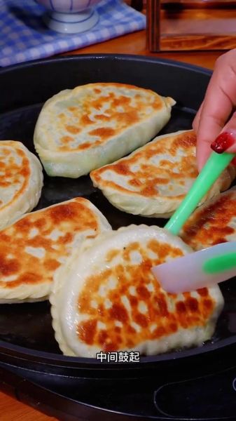 怎么烙韭菜盒子不硬_韭菜盒子皮软嫩技巧-第1张图片-山城妙识