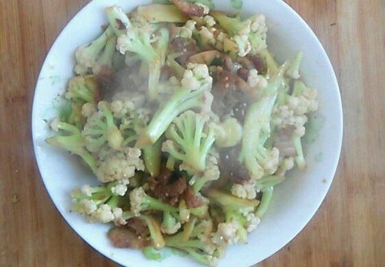肉炒菜花怎么炒_菜花炒肉用焯水吗-第3张图片-山城妙识