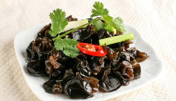 凉拌木耳不能和什么一起吃_什么人不能吃凉拌木耳-第2张图片-山城妙识