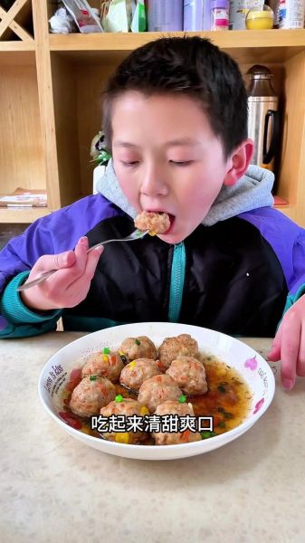 莲藕猪肉丸子怎么做_莲藕猪肉丸子家常做法-第3张图片-山城妙识