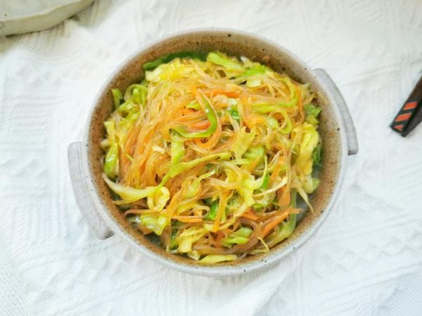 圆白菜炒粉丝怎么炒不粘锅_圆白菜炒粉丝用不用焯水-第3张图片-山城妙识