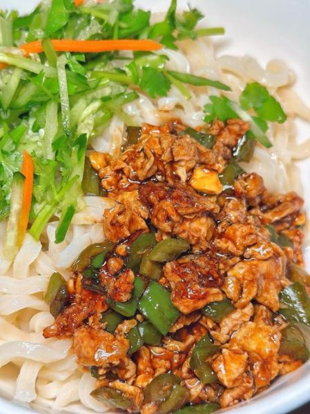 鸡蛋炸酱酱面怎么做_鸡蛋炸酱酱面家常做法-第1张图片-山城妙识