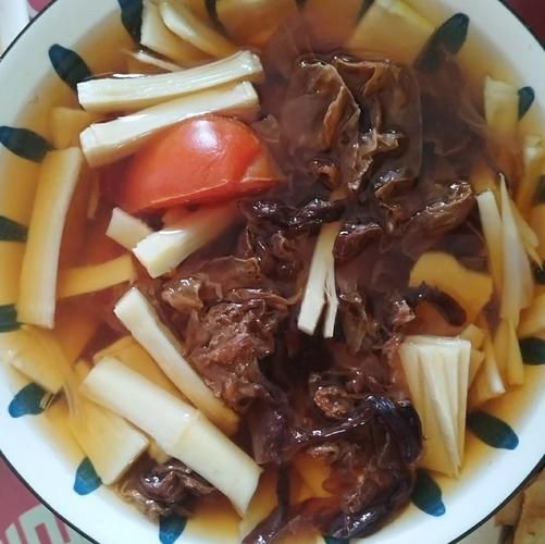 鞭笋汤怎么做好吃_鞭笋汤的家常做法-第3张图片-山城妙识