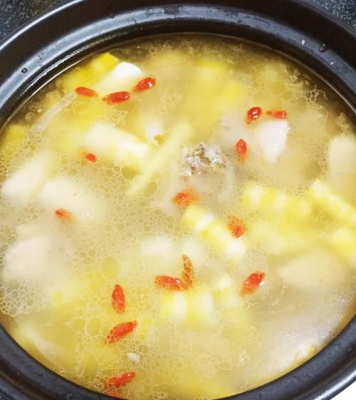 鞭笋汤怎么做好吃_鞭笋汤的家常做法-第1张图片-山城妙识