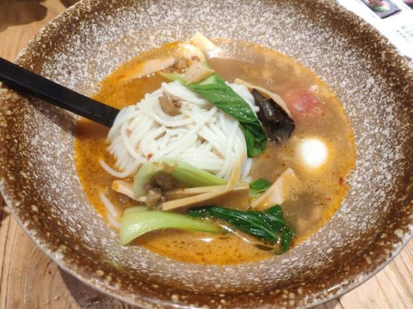 蒙自源过桥米线图片_正宗吃法是什么-第1张图片-山城妙识