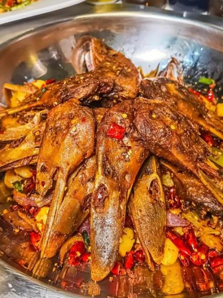 干锅鸭头怎么做好吃_干锅鸭头家常做法窍门-第2张图片-山城妙识