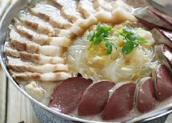 农村杀猪菜怎么做_杀猪菜图片里有哪些配菜-第3张图片-山城妙识 农村杀猪菜怎么做_杀猪菜图片里有哪些配菜-第3张图片-山城妙识