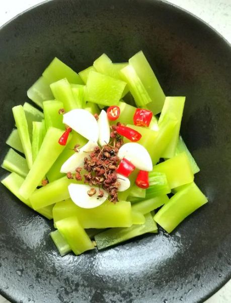 腌制莴笋的做法大全_莴笋怎么腌制才脆爽-第1张图片-山城妙识