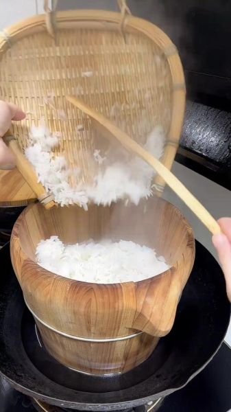 木桶蒸饭怎么做_蒸多久才熟-第1张图片-山城妙识