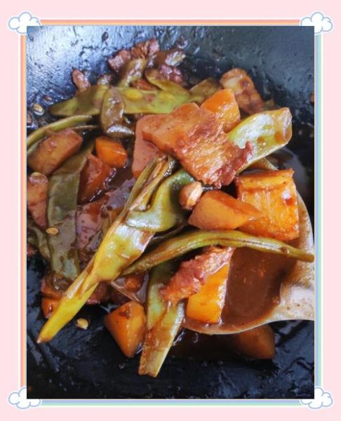 东北五花肉炖豆角土豆怎么做_五花肉炖豆角土豆最正宗做法-第1张图片-山城妙识